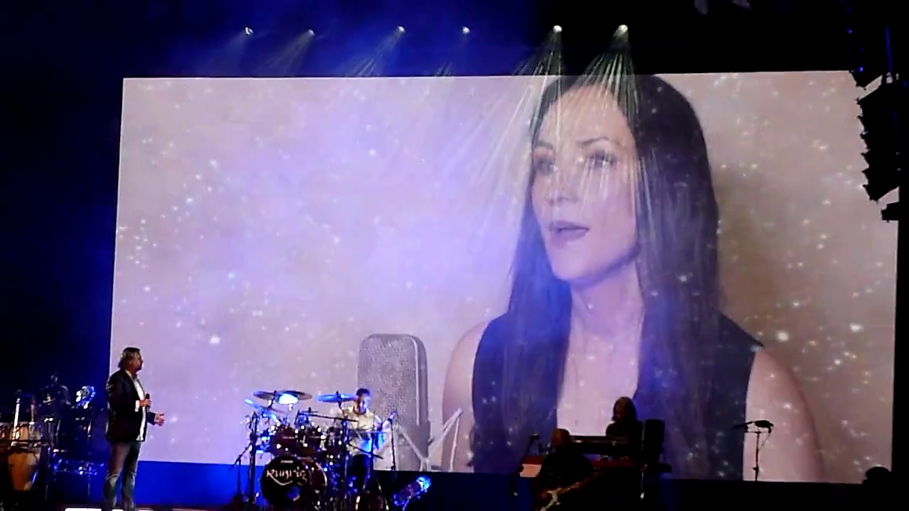 Runrig - Somewhere 2018 (with Julie Fowlis) - Live - YouTube