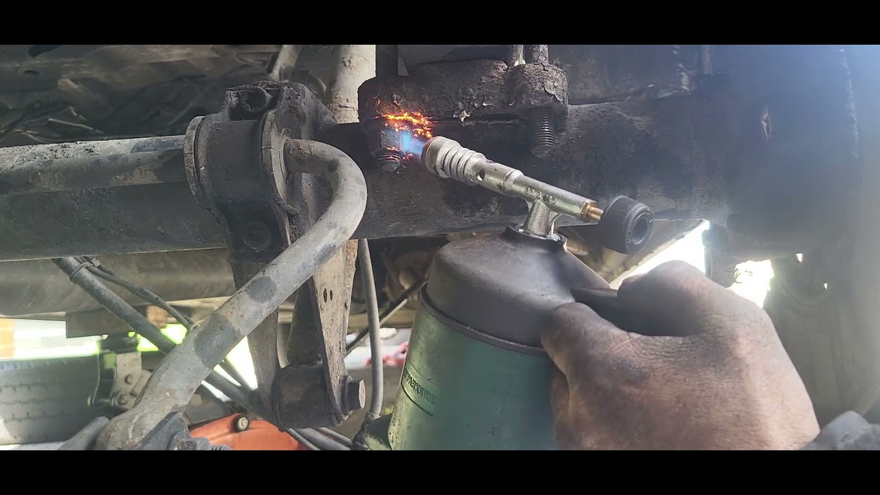 Mercedes-Benz Sprinter Van leaf spring UBolt removal (without snapping ...