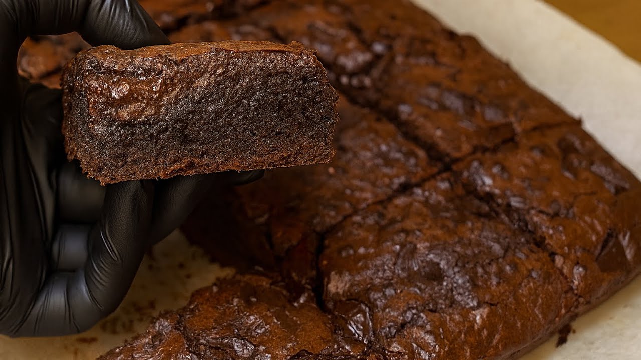Fudgy Chocolate Brownies ! | Super Chewy & Rich - YouTube
