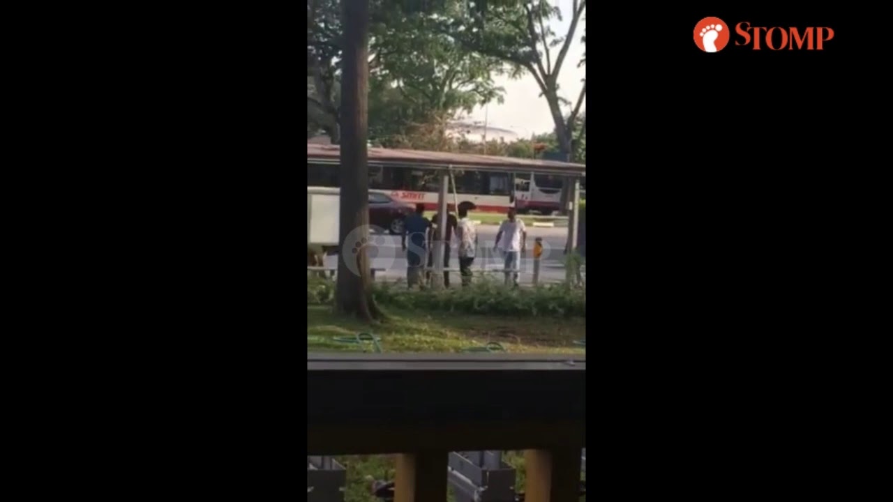 Fight breaks out at Kallang MRT Station - YouTube