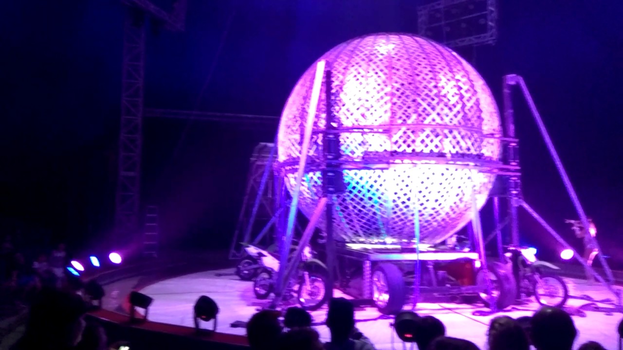 Weber Bros Circus, bike jumps - YouTube