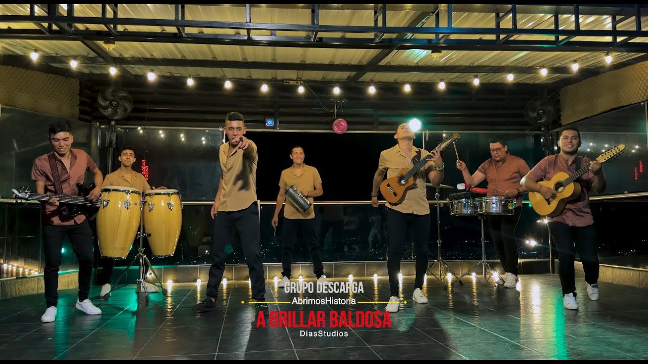 A brillar baldosa - Grupo Descarga (Video Oficial) - YouTube
