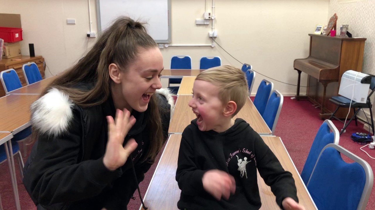 Sign along with us - Run - Makaton sign - Jade and Christian Kilduff ...
