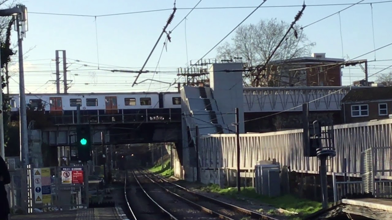 London Overground class 315 train passing Hackney Central - YouTube