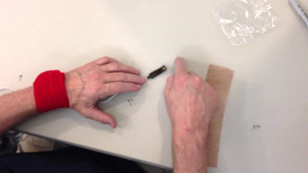 Applying the Pulse Oximeter - YouTube