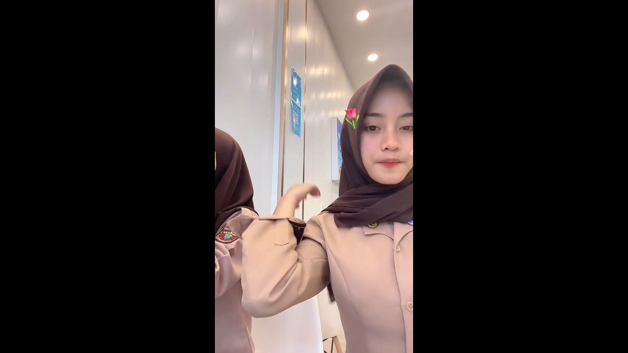 Cewek SMA Live! Live Nongkrong Seru Santai Bareng, Ada yang Ngajak ...