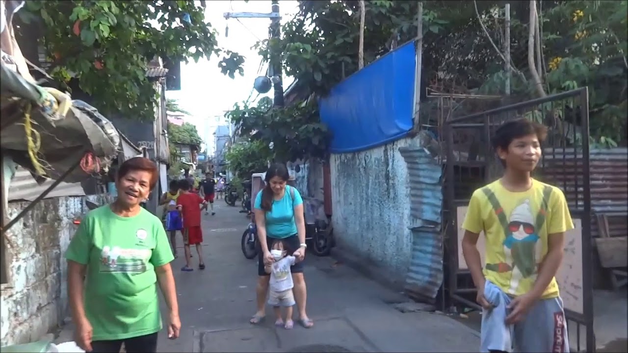 Phillipines: Waling on Back Alley in Manila フィリピン：マニラの裏通りを歩く - YouTube