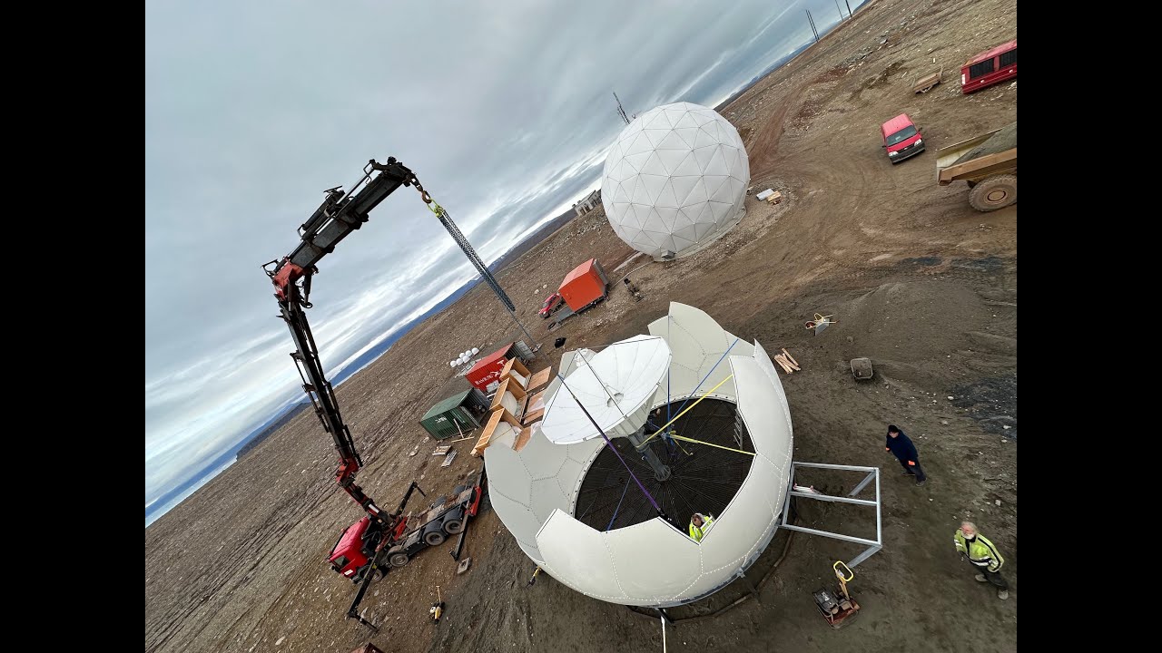 ASC 4 9m Satellite Antenna installed at the Pituffik SB (Thule) in ...