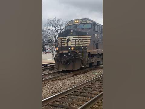NS 7515 leads a power move through Western Springs - YouTube