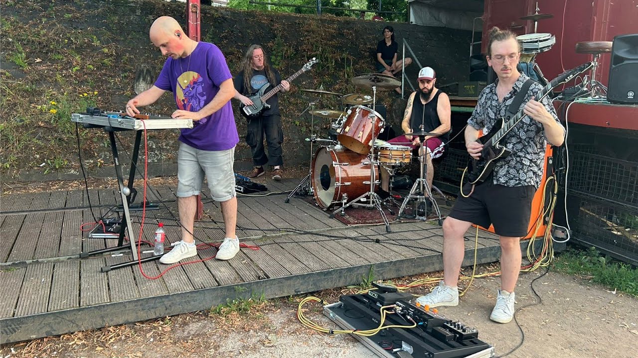 Emperors Lair - EVA 23 (Live @ Waggon) - YouTube