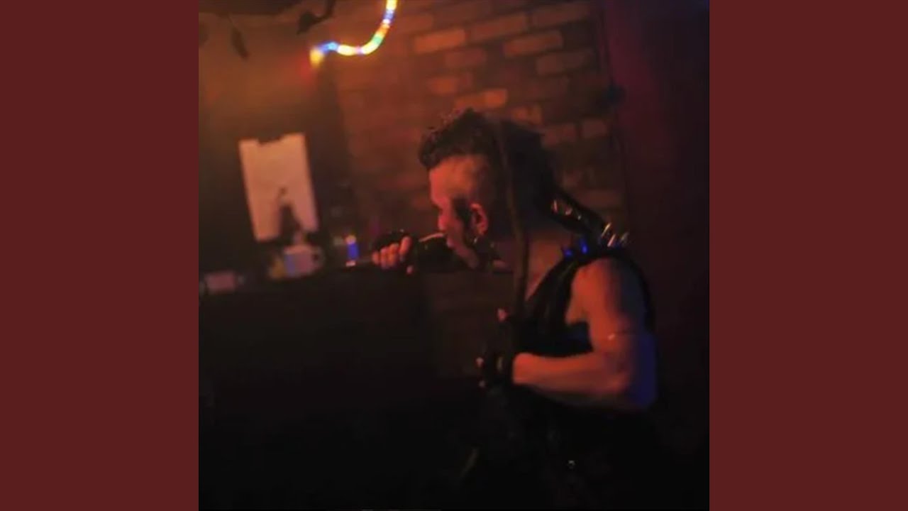 Marchflooor (feat. Lady Grew) - YouTube