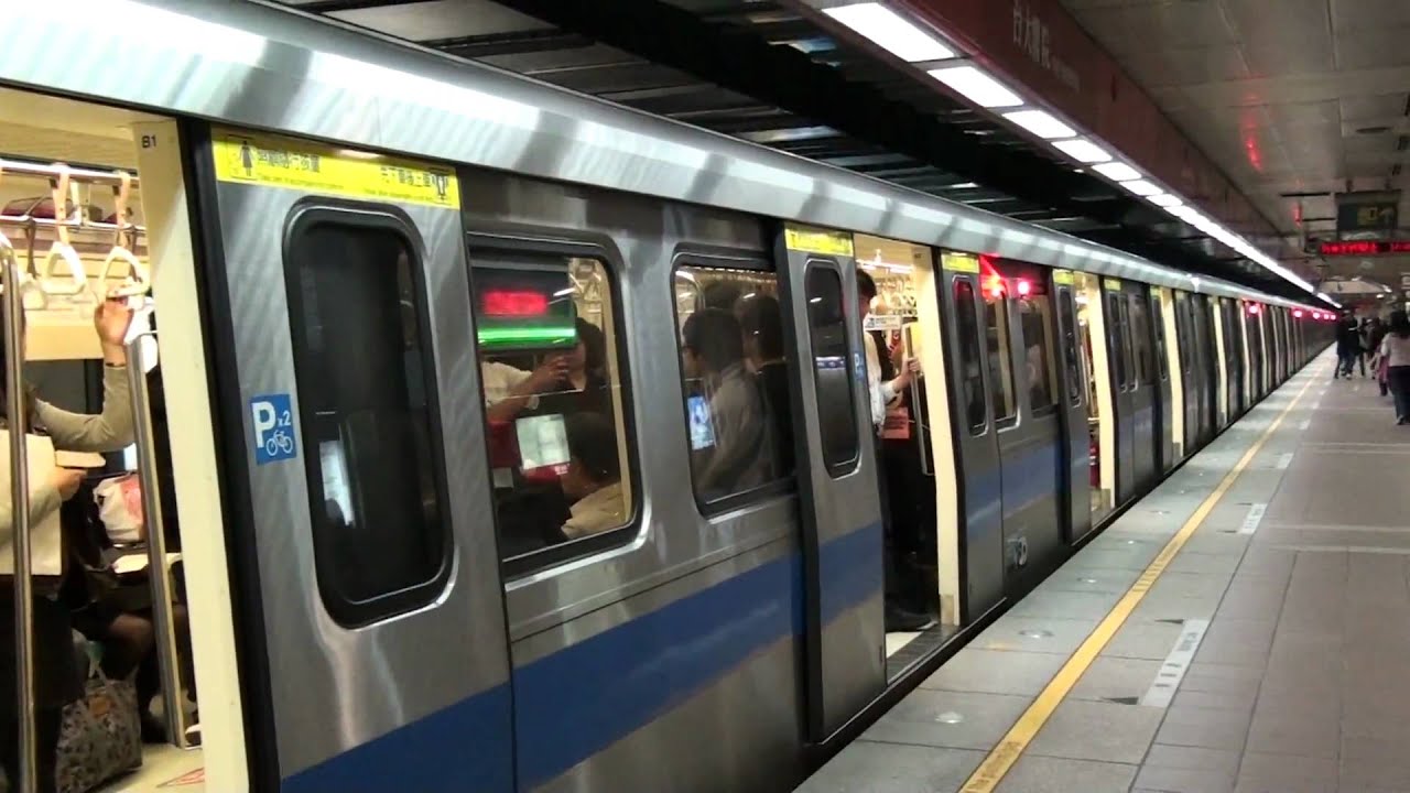 台北捷運C371型 (Taipei Metro C371 Series: Arrival and Departure) - YouTube