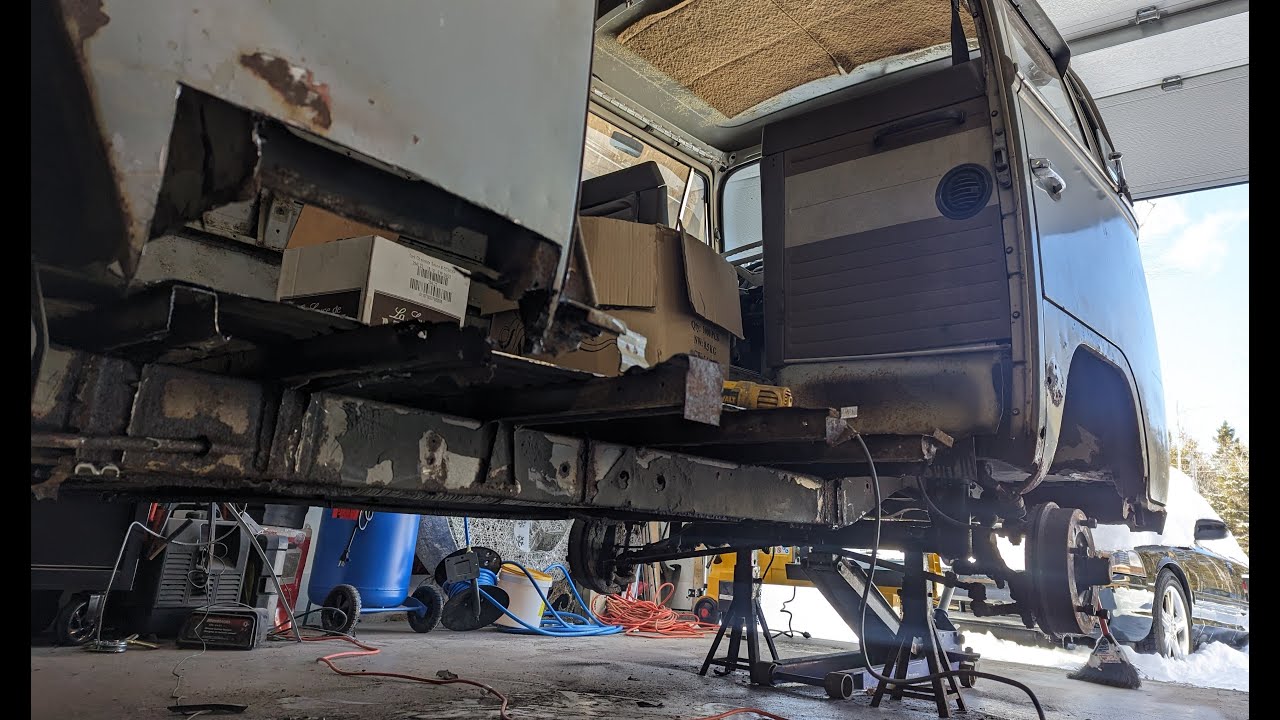 1969 VW Bus. Chopping out the rust. Outriggers and rockers. Chop Chop ...