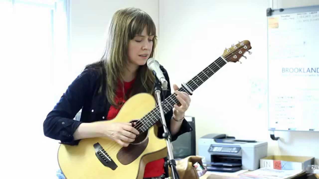 Mainly Folk Live Sessions: Sarah McQuaid - Charlie s Gone Home - YouTube