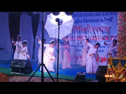 Ma Sharde Dance video!! मां सरस्वती शारदे सॉन्ग!! By small children 😊 ...