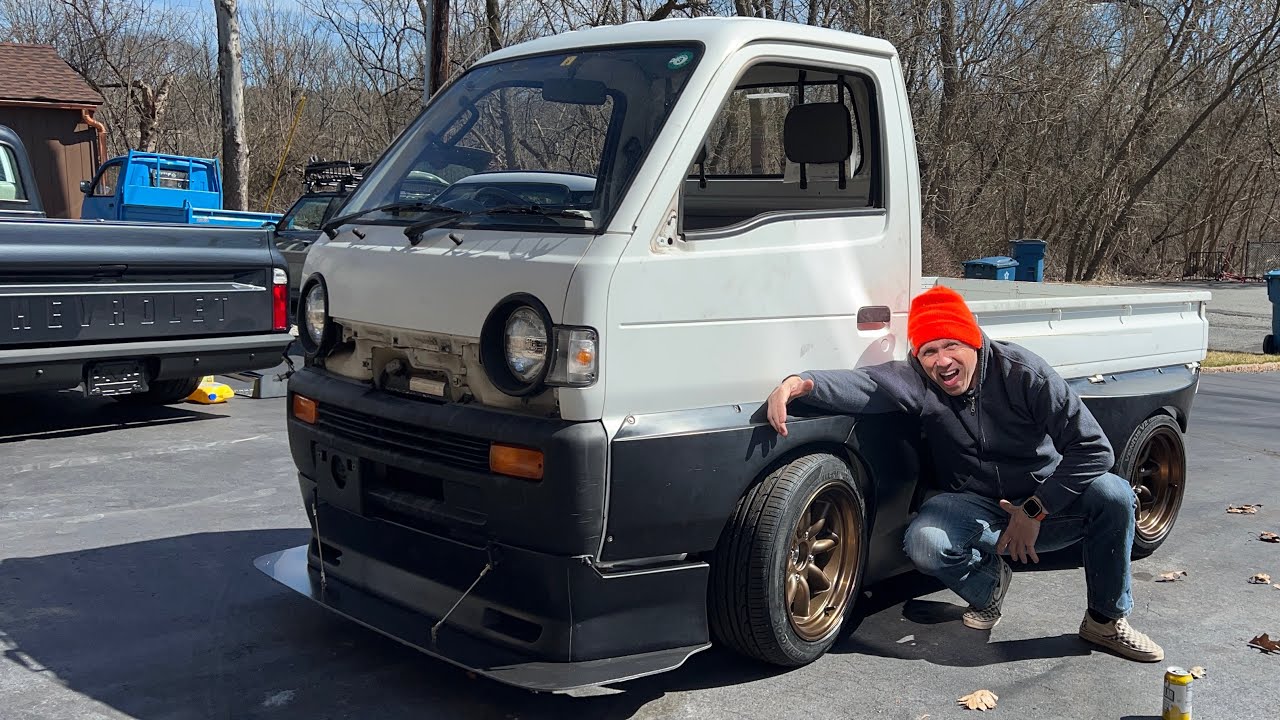 Suzuki Carry gets new Rota wheels with huge spacers and rolls down the ...