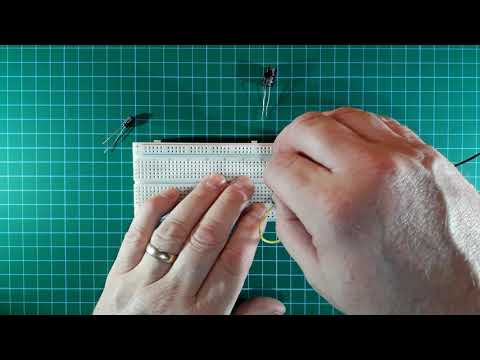 Flashing LEDs using 2n2222 transistor - YouTube