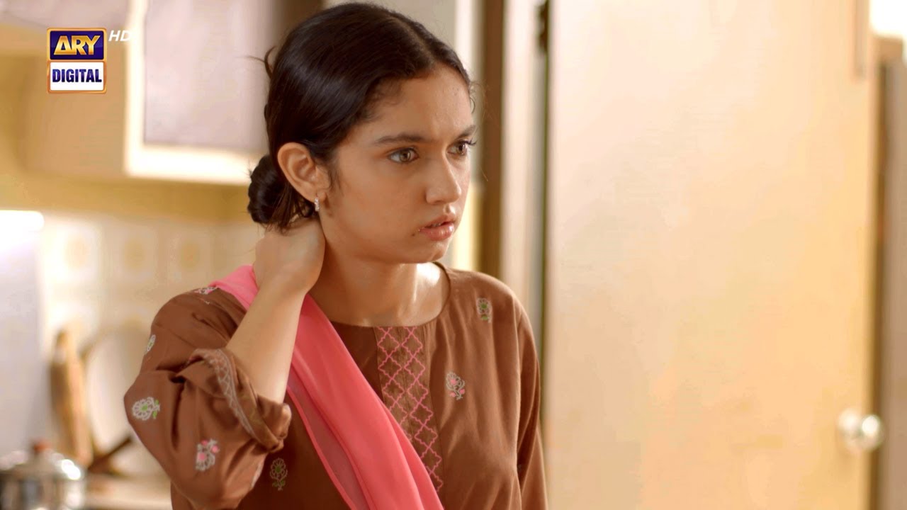 Aina Asif | Best Moment | Mayi Ri - YouTube