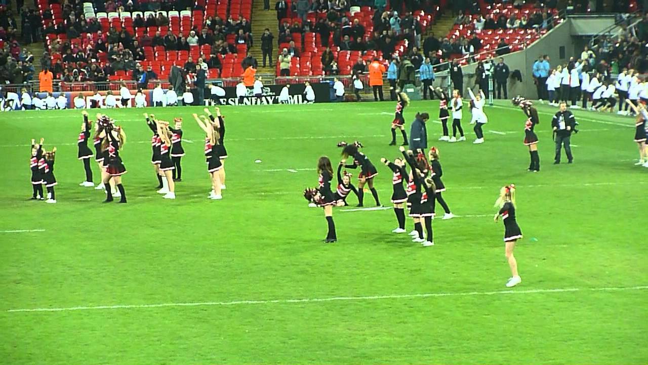 Wembley cheerleader backflip fail! - YouTube