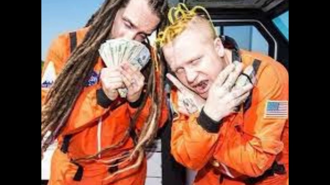 (Swag Toof -x- Blink 182 ) Not Like You - YouTube