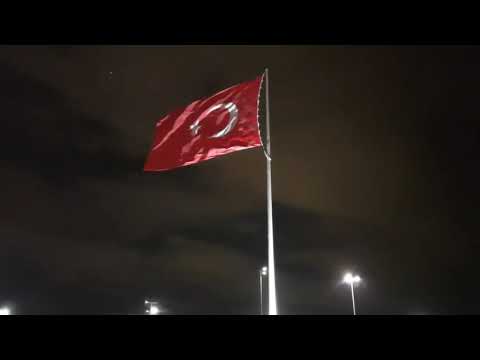 Ne zaman canım sıkılsa, bir Türk Bayrağı bulup onu izlerdim... bütün acılarım, ağrılarım geçerdi!\