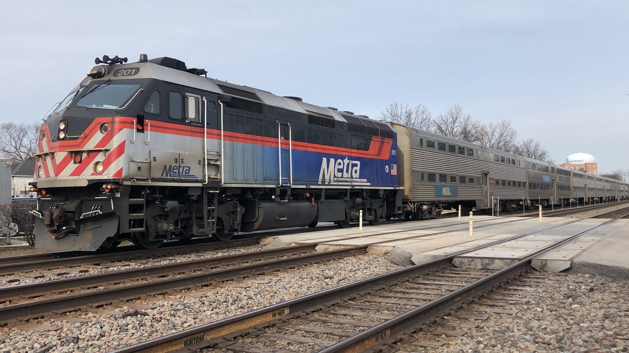 Amtrak, BNSF, and Metra trains on the BNSF Racetrack 3/15/23 - YouTube