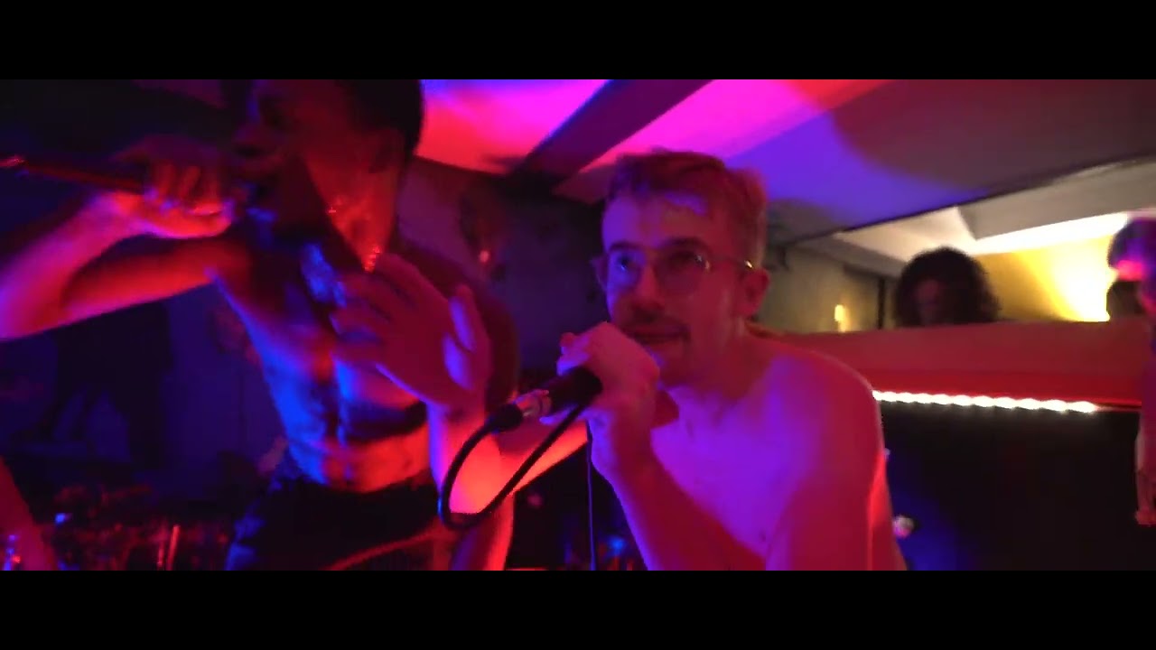 Rens, Jaïr & Ome Uncle - Freaky [LIVE] - YouTube