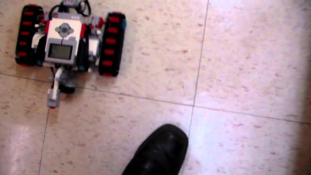LEGO MINDSTORM EV3 TANK BOT + SENSOR TÁCTIL Y SENSOR ULTROSONICO - YouTube