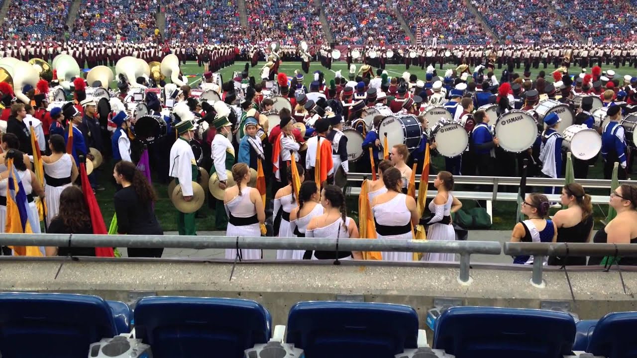 UMASS BAND DAY GILLETTE 2014 DR COLOR GUARD - YouTube