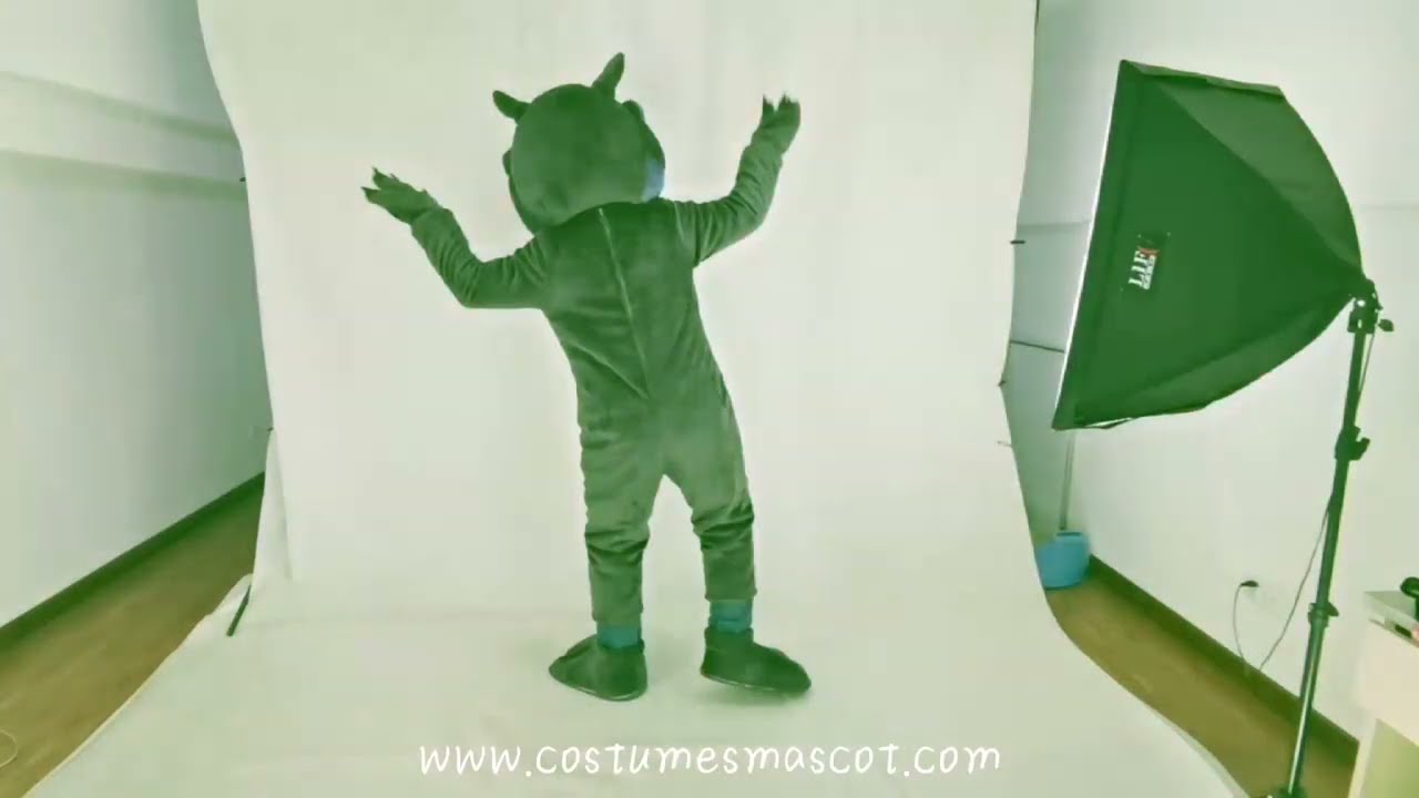 Fauna Fursuit Suit Up ! Robust Muscular Wolf Mascot Costume Animal ...