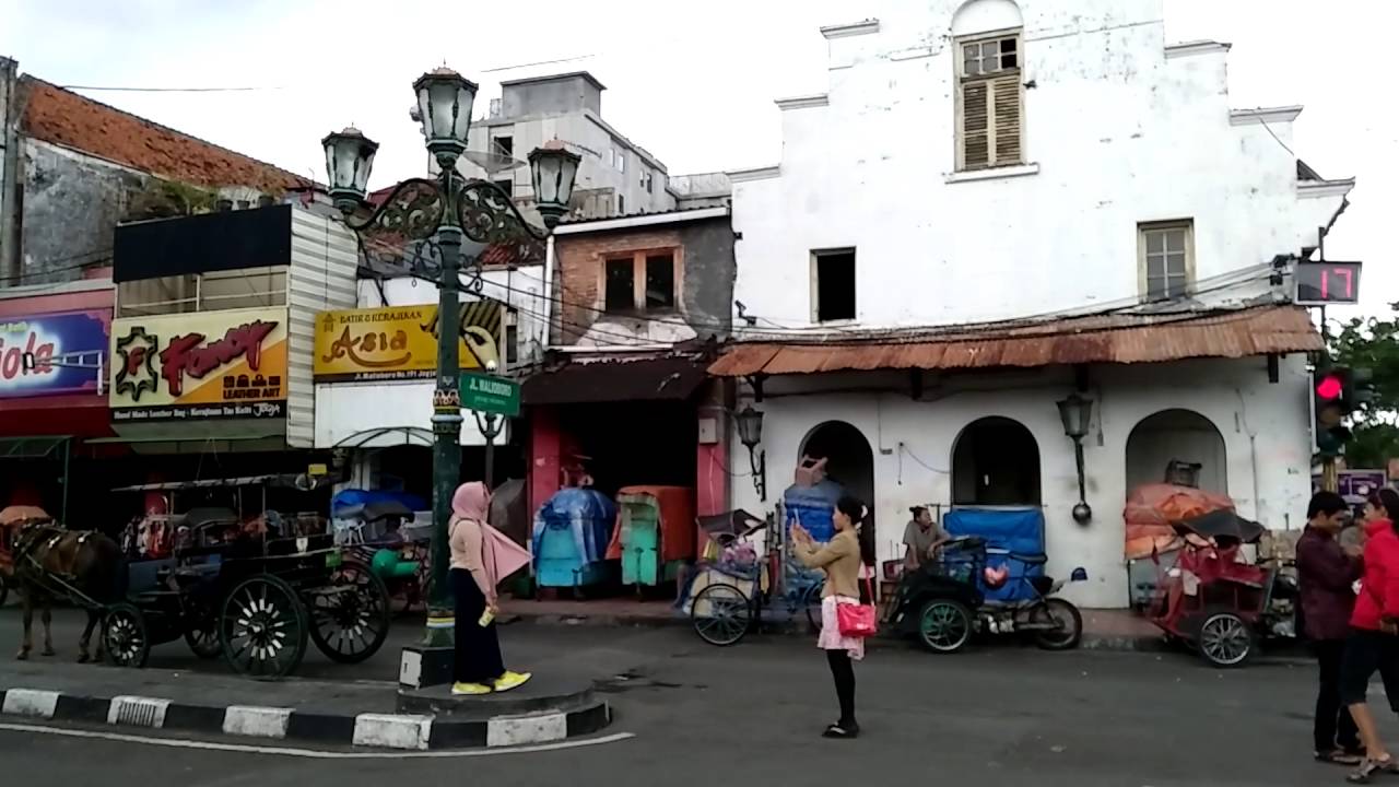Mahal, parkir sepeda motor Rp 3.000 - YouTube