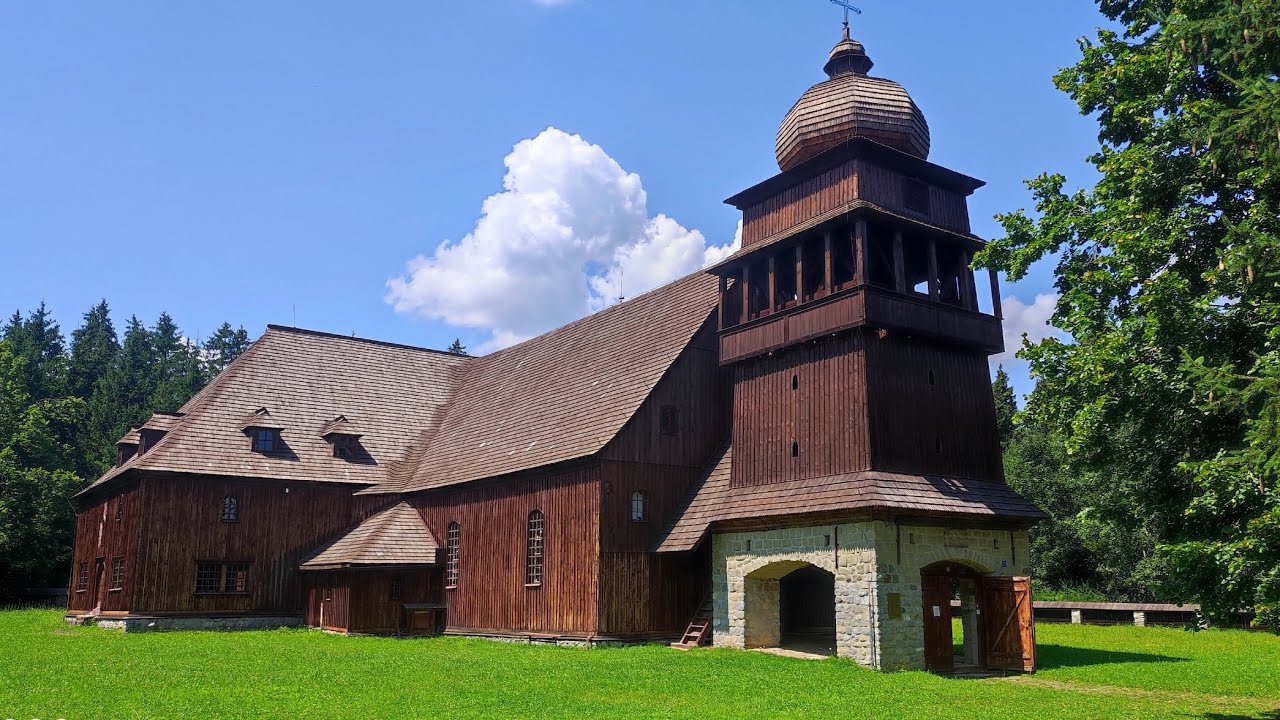 najväčší drevený artikulárny kostol Svätý Kríž, interiéry - YouTube