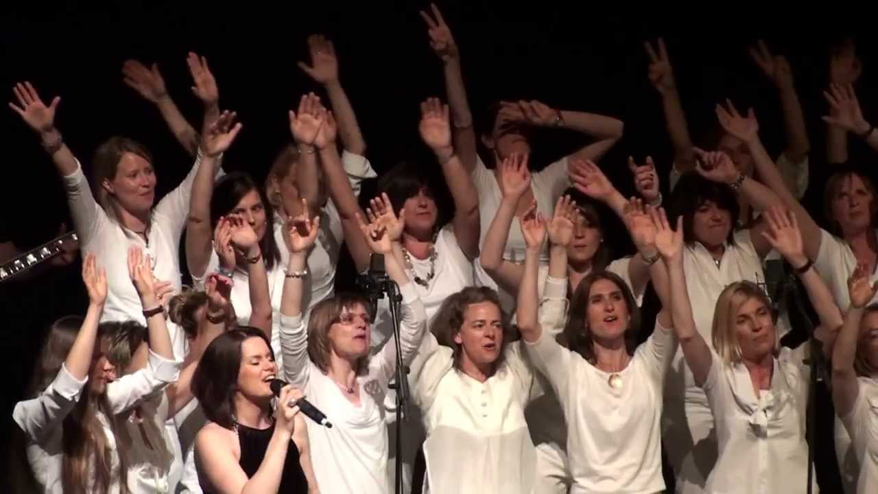 Flat Caps Choir - We are the champions ft. Doris Warasin - YouTube