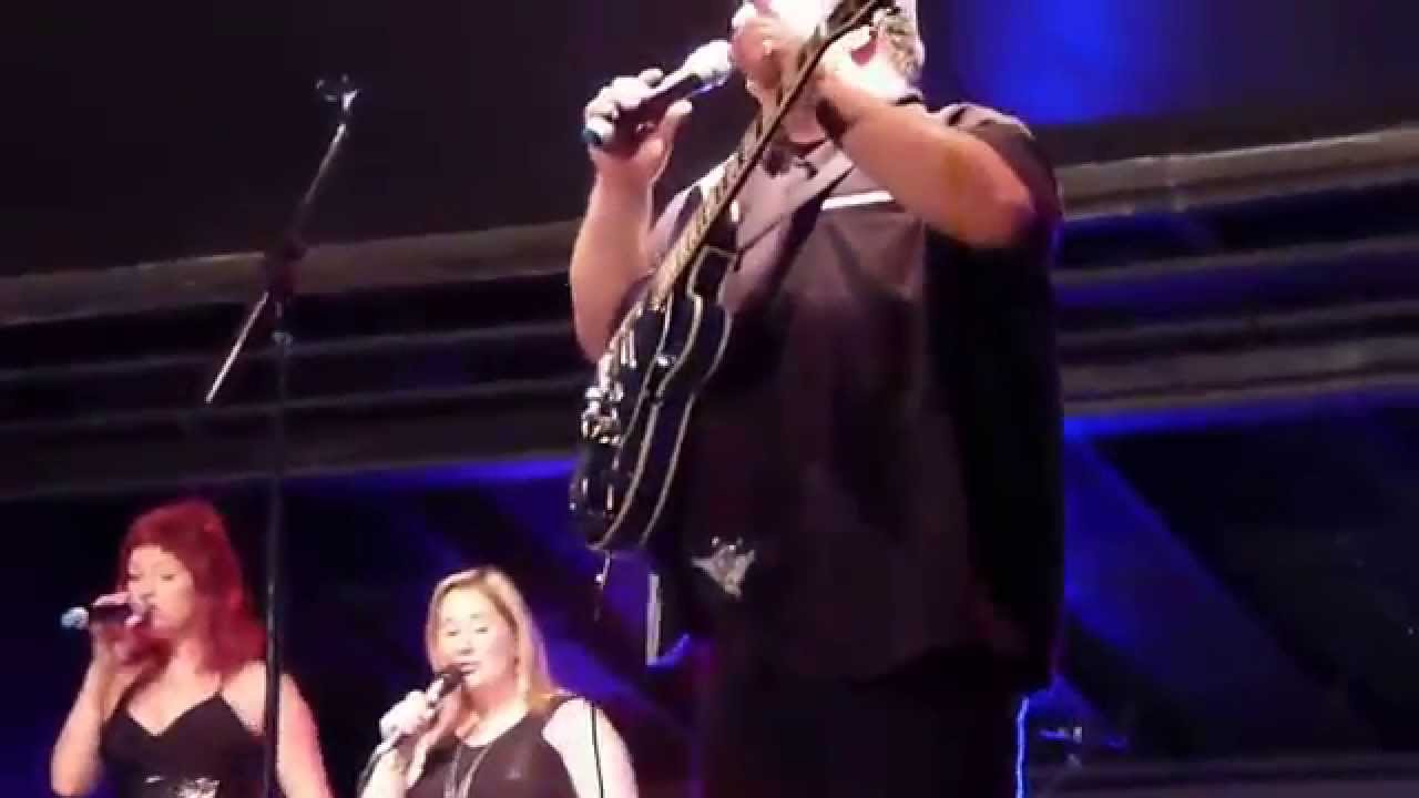 ANIK ST-PIERRE choriste pour MAXIME FARAGO - YouTube