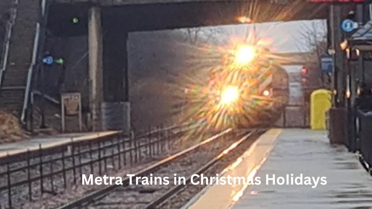 Metra Trains in Christmas Holidays - YouTube