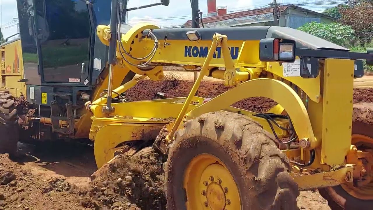 รีวิว รถเกรด KOMATSU GD 655-5 งานขยายถนน รถบดก็มา motor grader - YouTube
