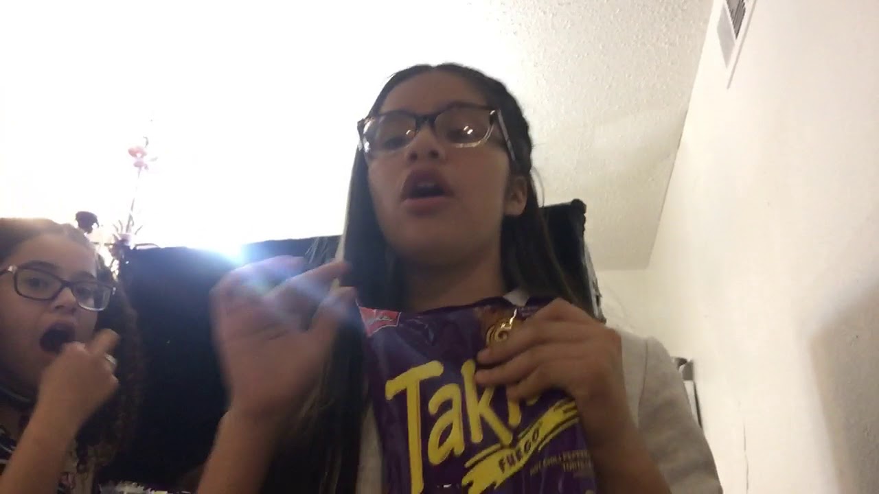 How to eat takis😂 - YouTube