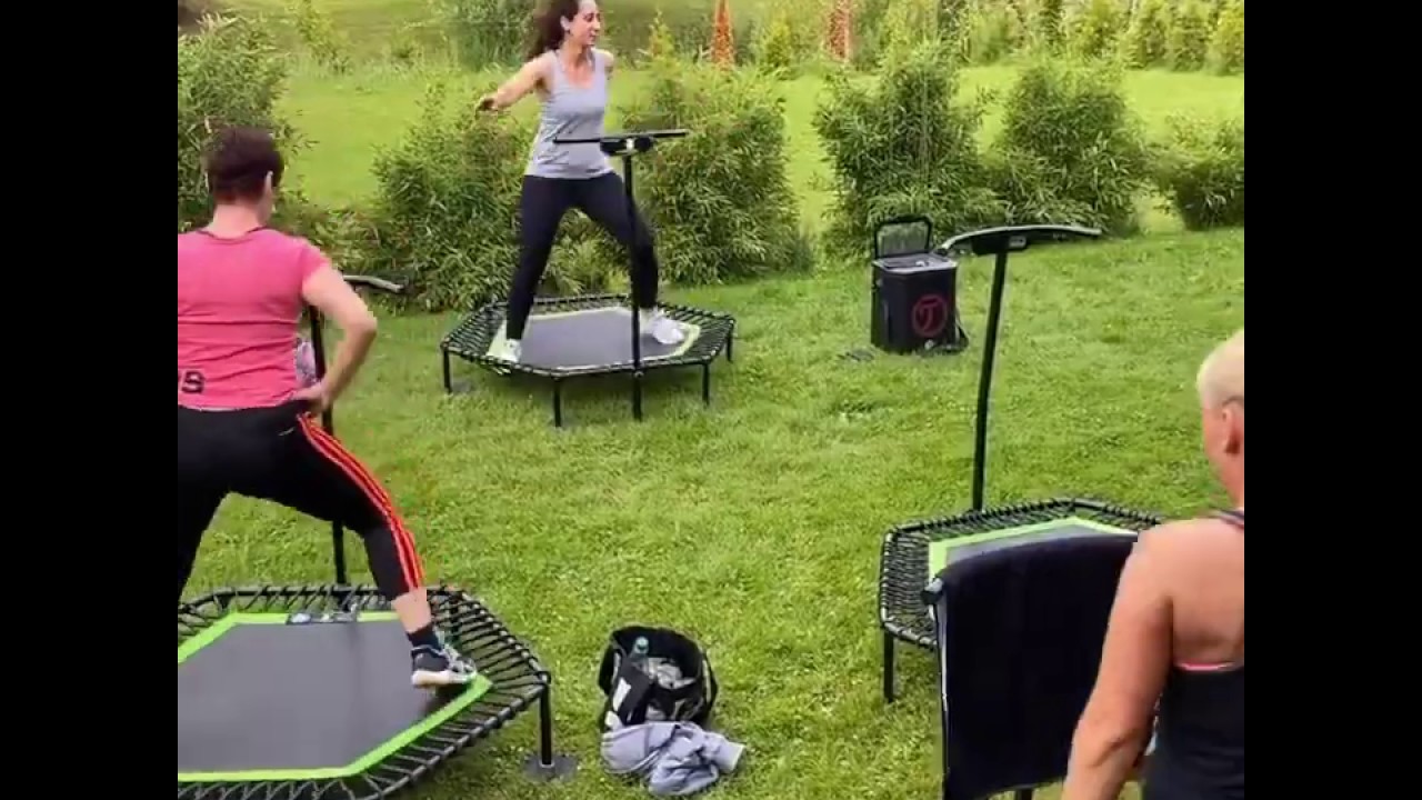 Jumping Fitness Outdoor // BODYLINE-FITNESS - YouTube