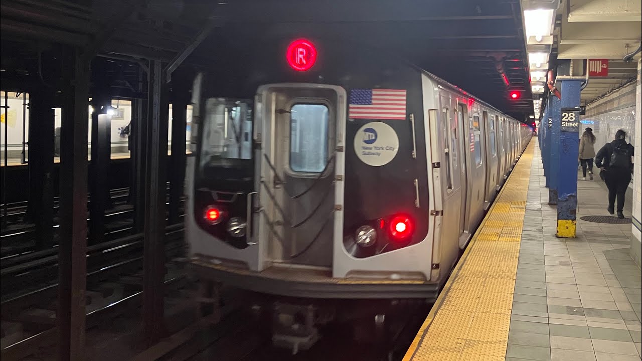 MTA NYC Subway - R68 W & R160 R Train at 23 St - YouTube