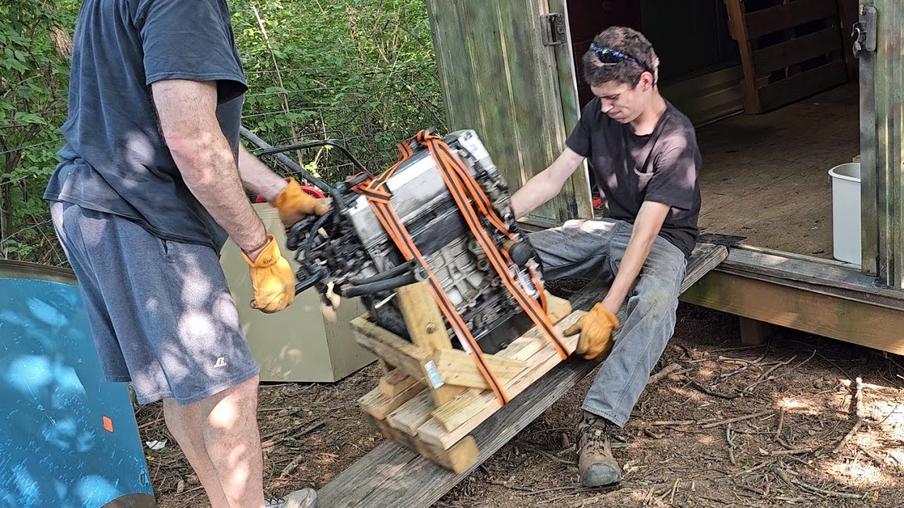 Building a Pallet and Moving a 400lb Honda Motor - YouTube