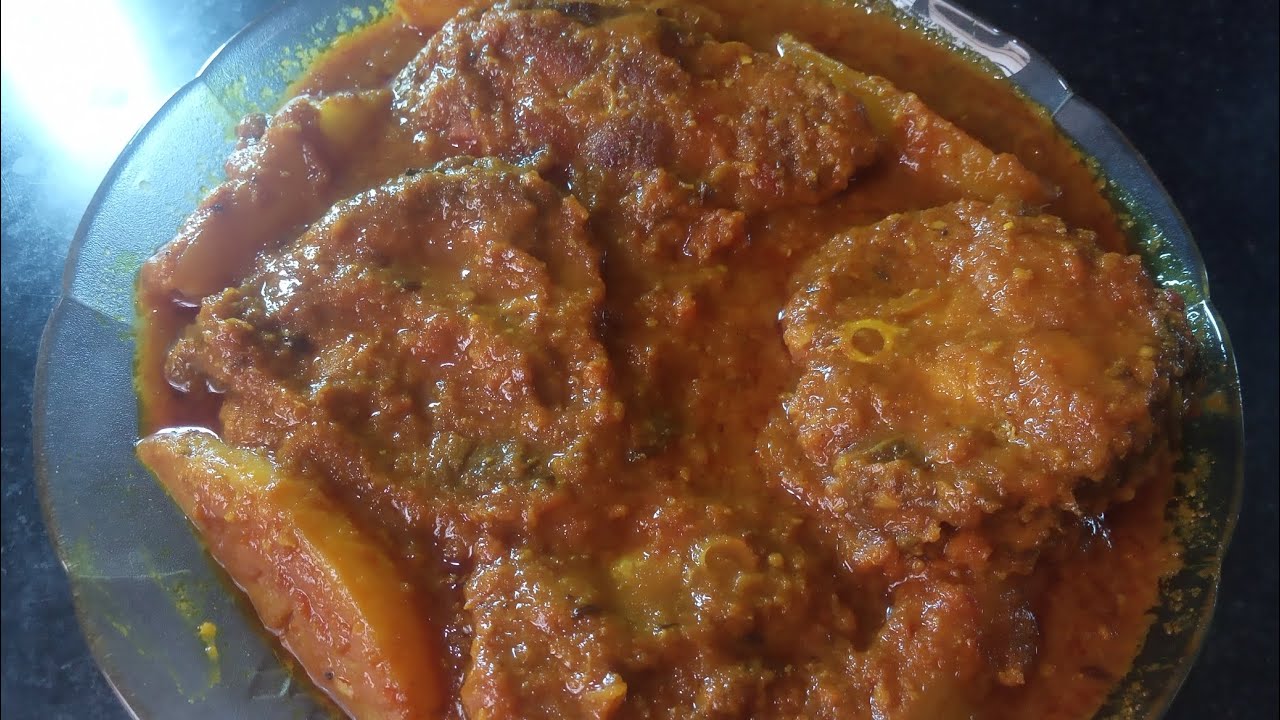 KATLA MACH - ALOO DIYE JHOL | Katla fish - Potato curry. | Bengali ...