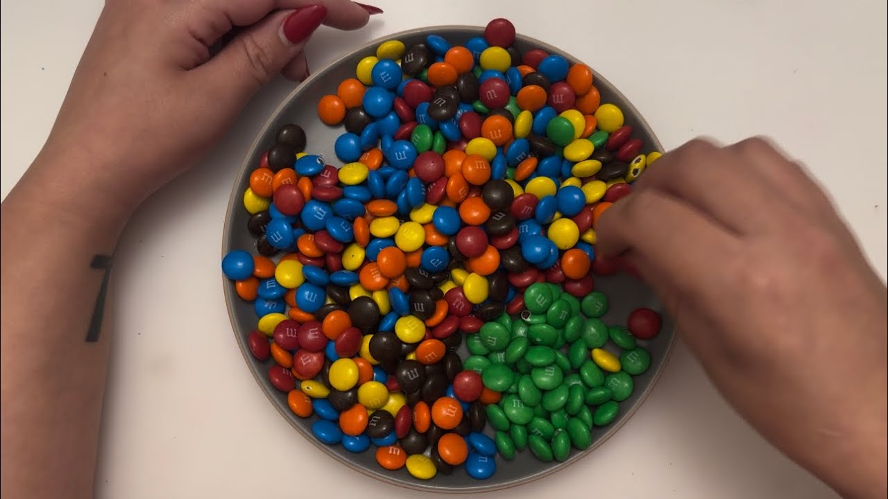 ASMR (2-4) Colour Coding M&M’s 💚 ️💙💛🤎🧡 this is how I eat my M&M’s🤤 my ...