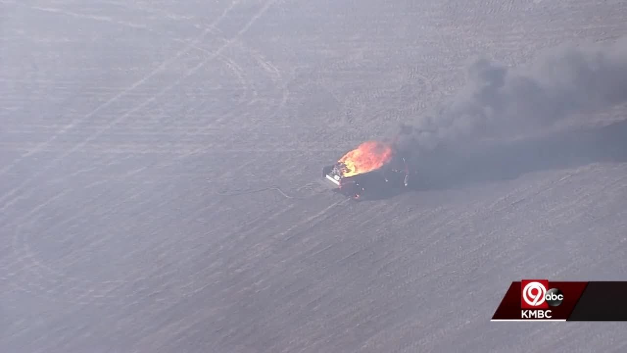 2 firefighters hurt battling grass fire near Buckner - YouTube