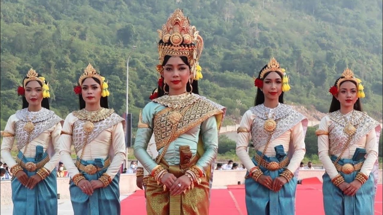 Preah Thong Neang Neak Ceremony - Ballet Royal du Cambodge - YouTube