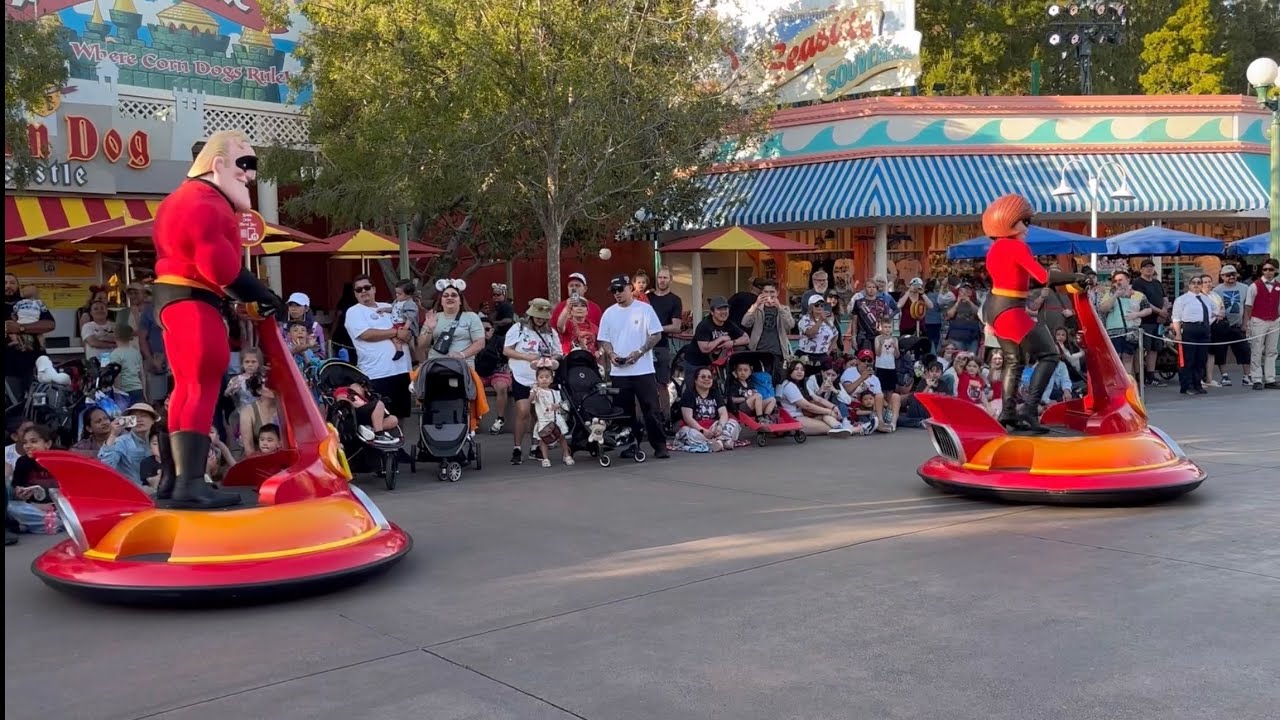 Amazing Disney Characters Show in Disney Park California🇺🇸 | Disney ...