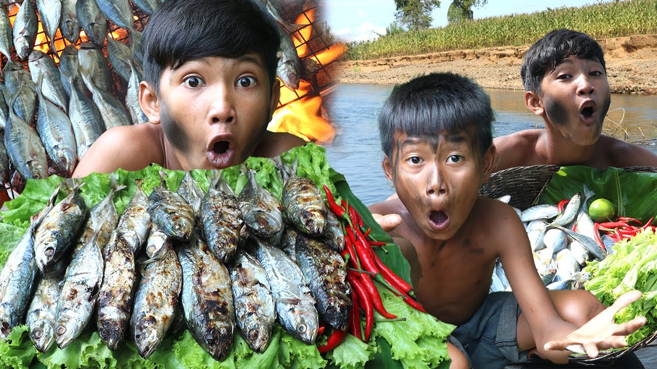 How to cook fish recipe eating in the rainforest | Primitive Technology ...