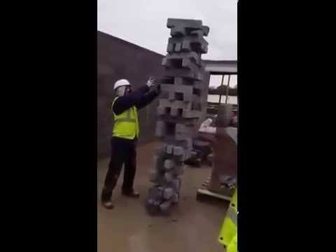 Cenga oynayan inşaat işçileri