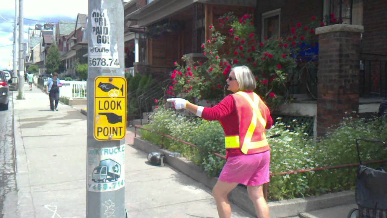 TORONTO'S DANCING QUEEN CROSSING GUARD!. - YouTube