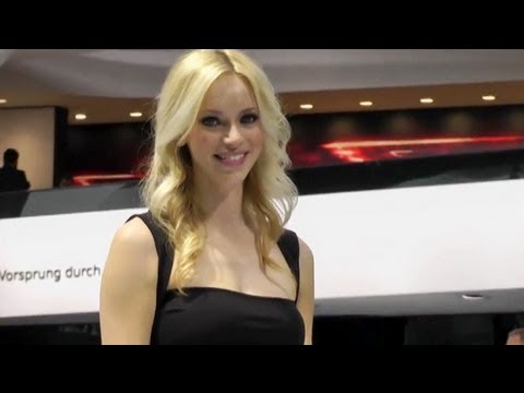 Wenn Hostessen das Lächeln gefriert - Detroit Motor Show