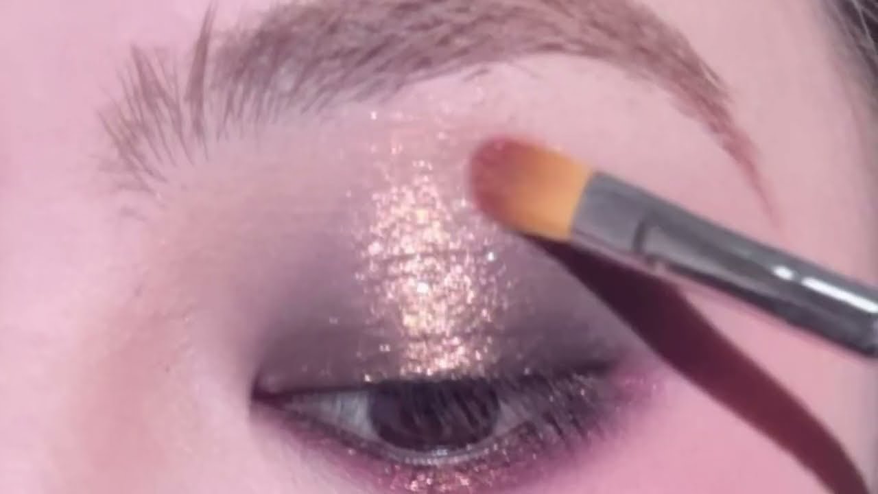 Why Your Eyeshadow Looks PATCHY & How To Fix it! - YouTube